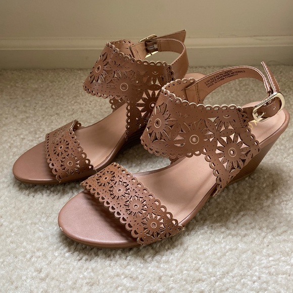 XOXO | Shoes | Nwot Tan Boho Floral Cutout Wedge Sandals Size 65 | Poshmark